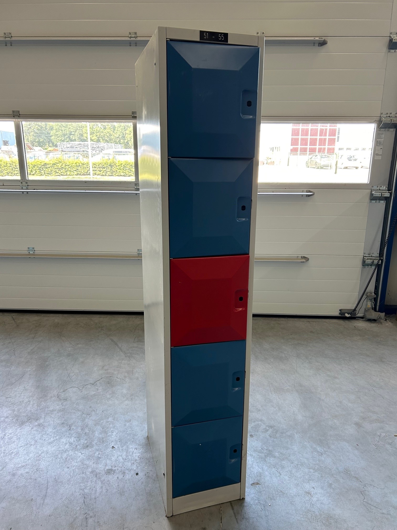 Lockerkast-5 Sonesto blauw en 1 rode deur - Lockerman