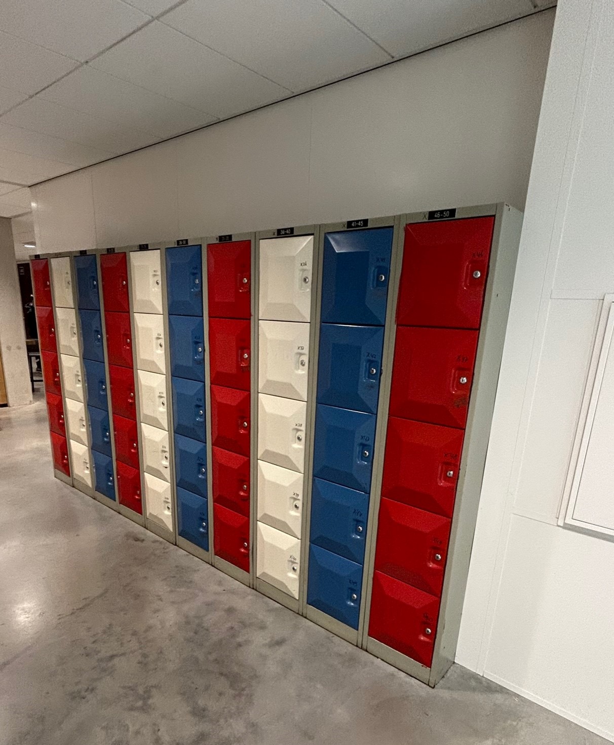 Lockerkast-5 rood wit blauw - Lockerman