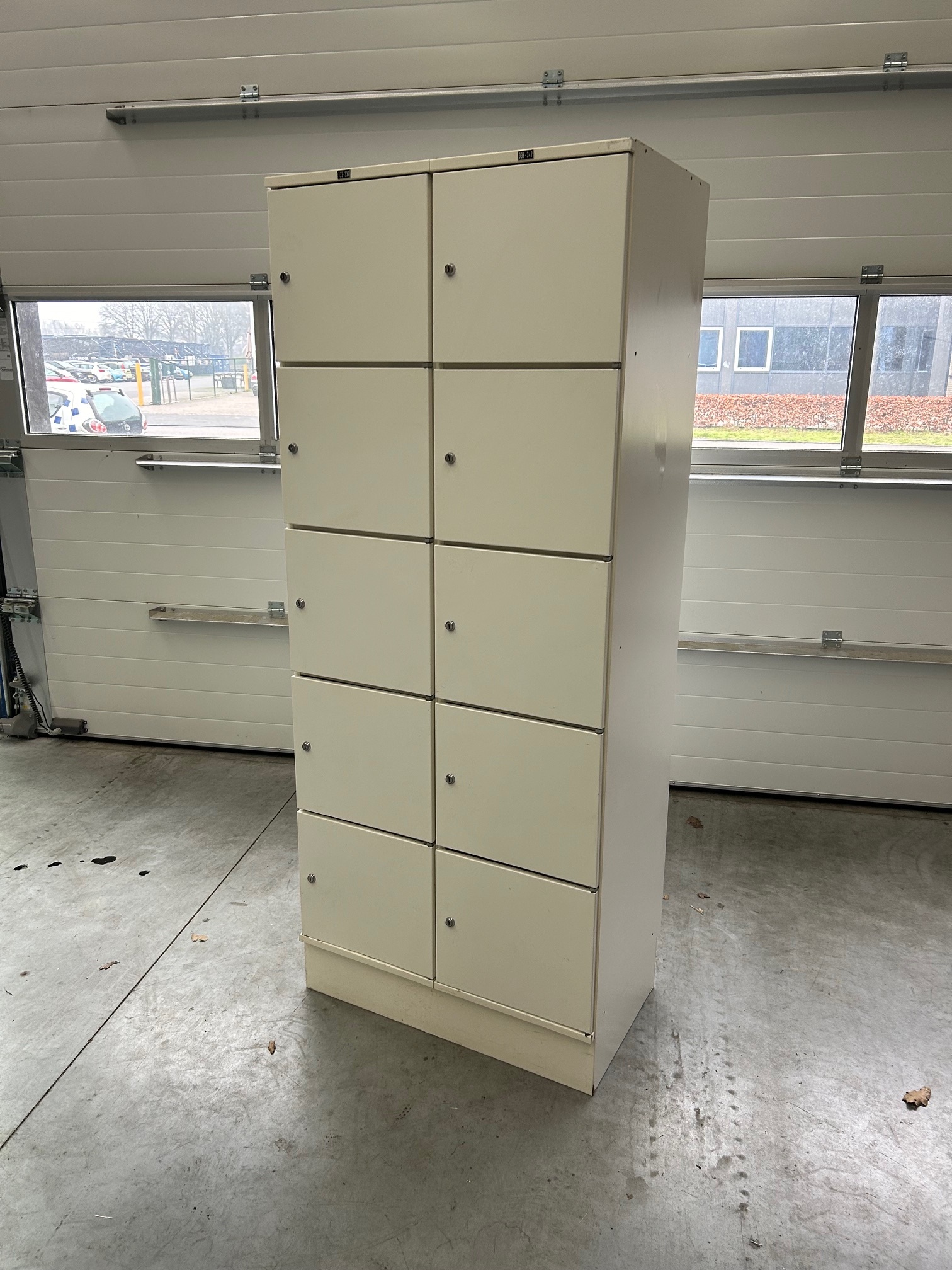Lockerkast-10 wit, z.g.a.n. nieuwe deuren - Lockerman